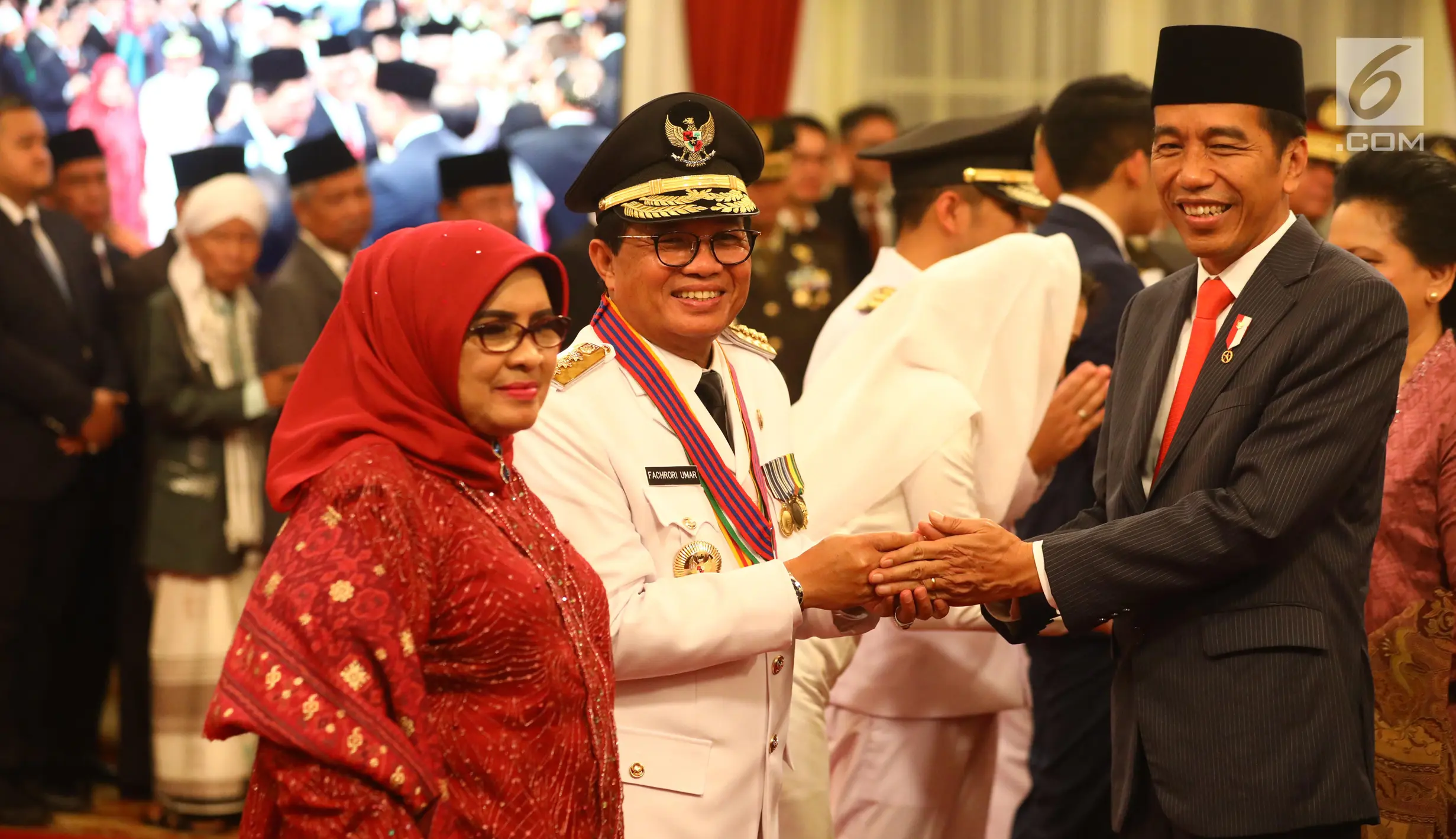 FOTO: Sah, Khofifah-Emil Jabat Gubernur dan Wakil Gubernur Jatim - Foto Liputan6.com