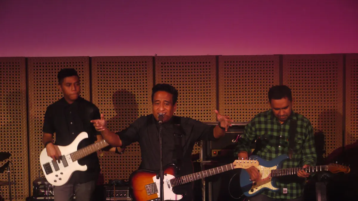 Sukses Produseri Dewi Sandra, Andi Atis Unjuk Gigi di Album Baru ...