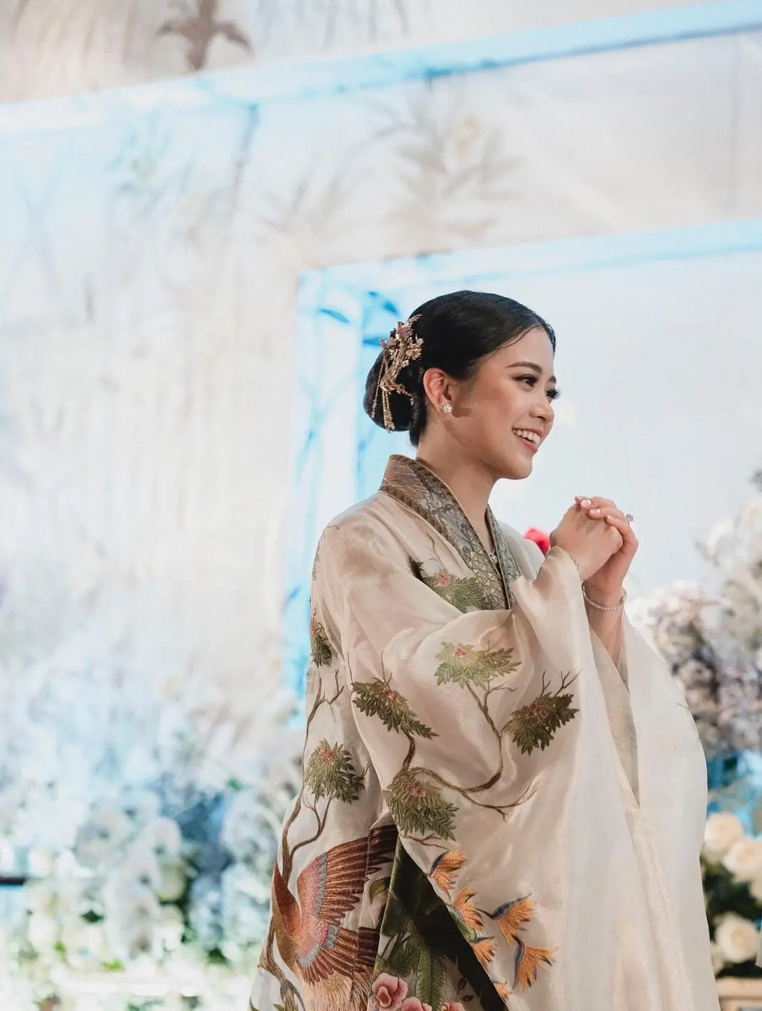 10 Potret Penuh Pesona Artis dan Public Figure Kenakan Cheongsam Bak Putri-Putri Raja, dari Luna ...