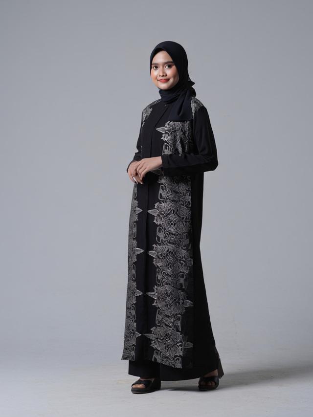 10 Model Gamis Batik Kombinasi Hitam Polos dan Silver, Jadi Outfit Kece ...