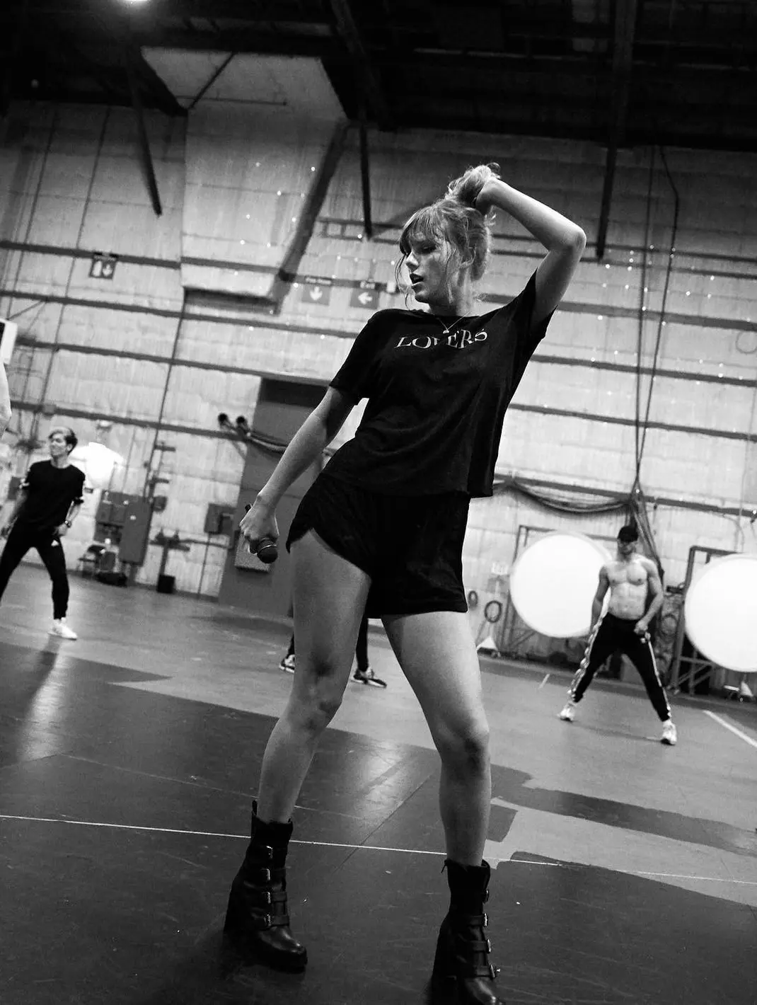 Taylor Swift Beri Kejutan Penggemar di Rumah Sakit - Photo Fimela.com