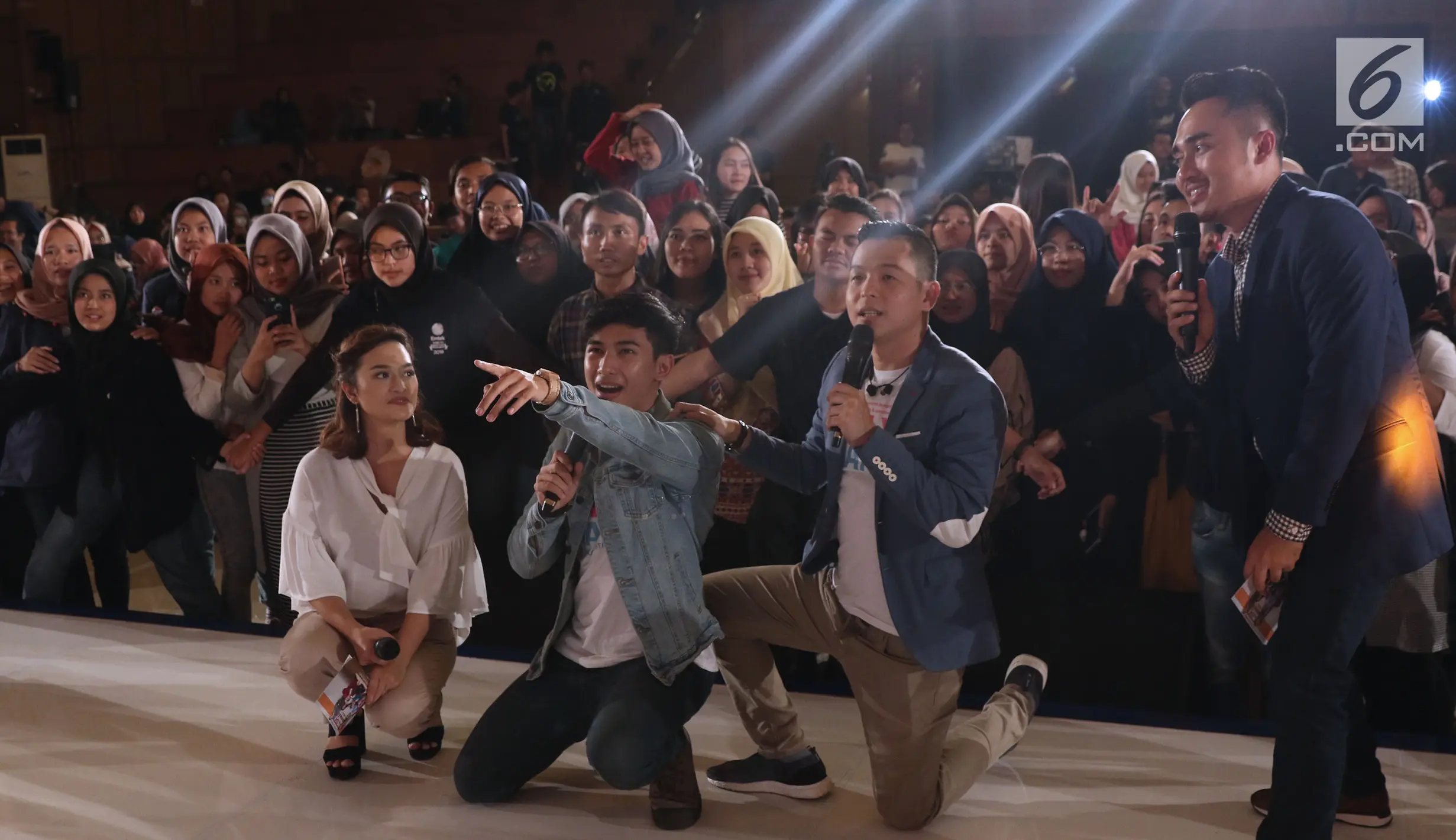 FOTO: Pemeran Film Milly dan Mamet Meriahkan EGTC 2018 Bandung - Foto ...