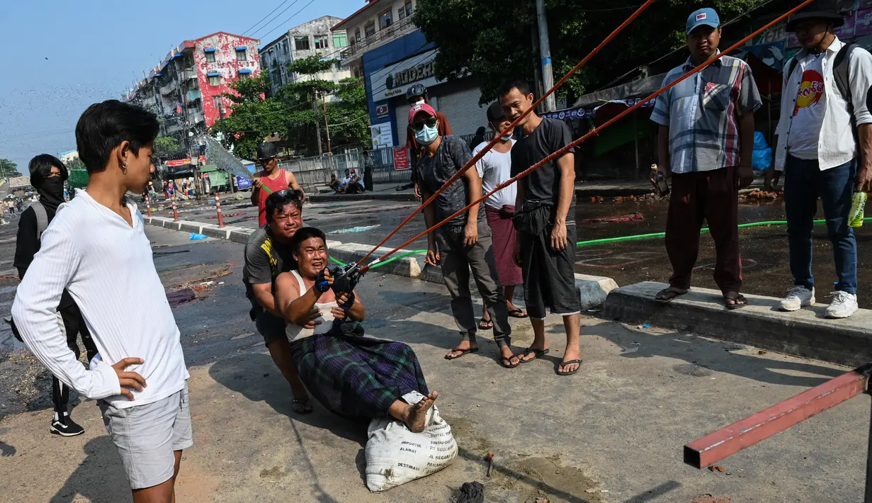 FOTO: Begini Senjata Rakitan Pengunjuk Rasa Anti-Kudeta Militer Myanmar ...