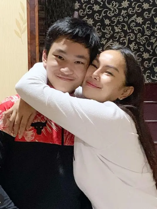 Tak Hadir Pernikahan Mamanya, Azka Corbuzier Ucapkan Selamat dan Doakan Lewat Video - Photo ...