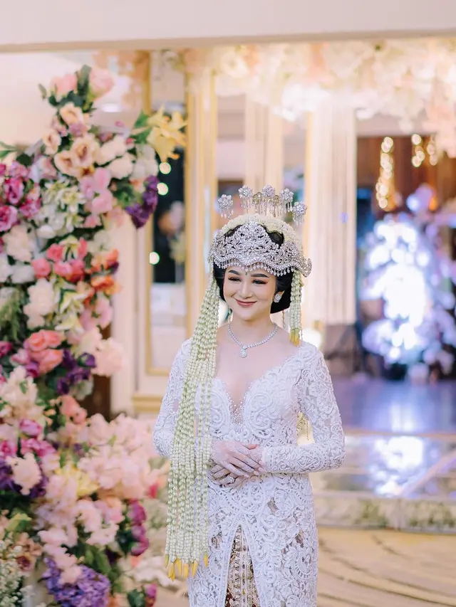 10 Potret Pernikahan Hana Hanifah Pakai Adat Sunda, Terungkap Sosok Suami - Hot Liputan6.com