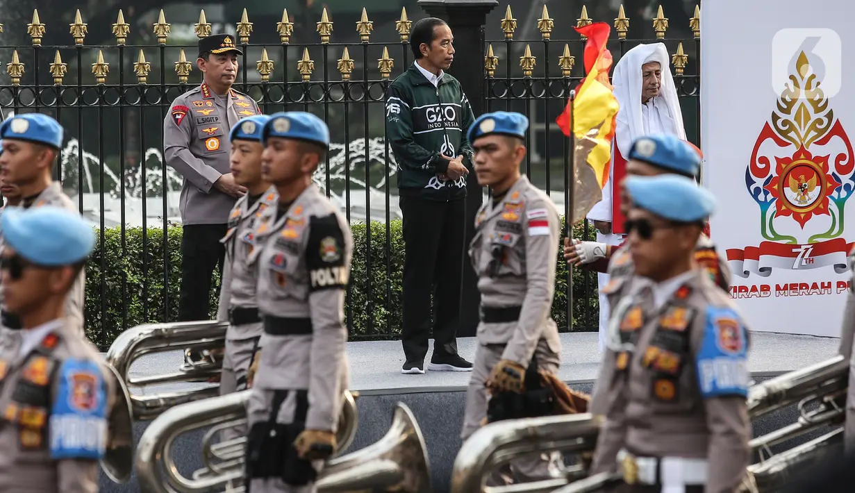 Momen Presiden Jokowi Lepas Kirab Merah Putih - Foto Liputan6.com