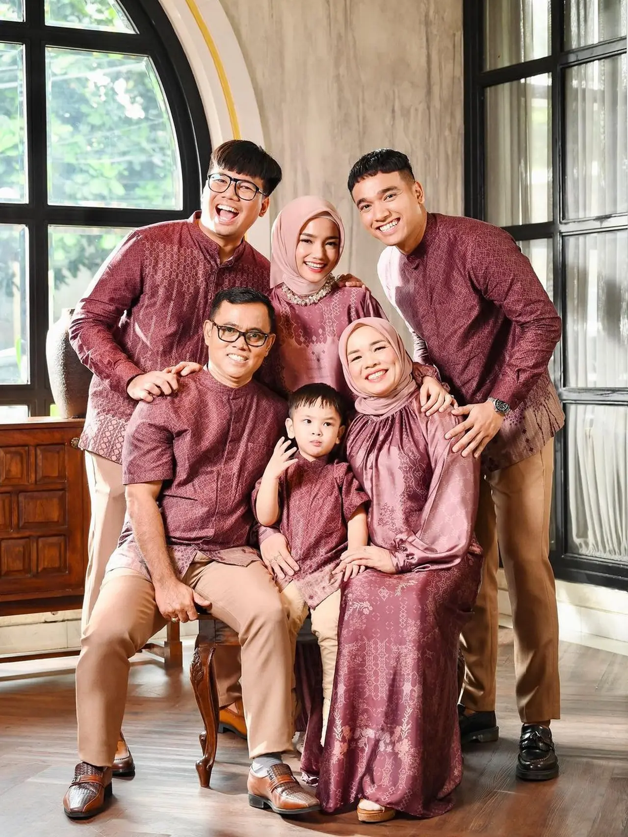 Inspirasi Baju Lebaran Keluarga yang Stylish dan Kompak ala Para Artis ...