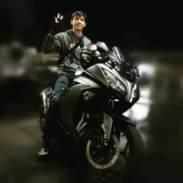 Jarang Terekspos, Ini 6 Potret Jason Adik Dahlia Poland - Hot Liputan6.com