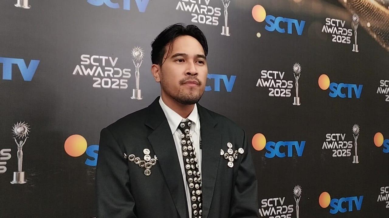 Adrian Khalif Tampil Spektakuler di SCTV Awards 2025, Penuh Energi dan ...