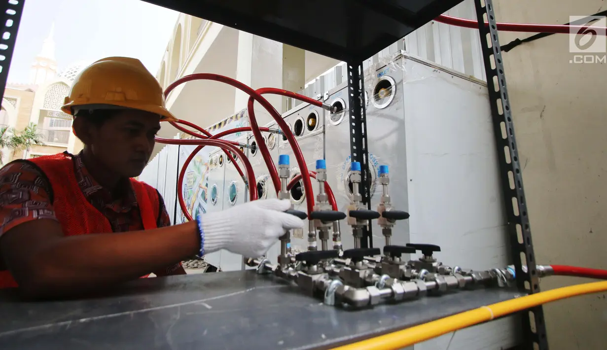 PHOTO: Penyaluran Gas Bumi Tanpa Pipa untuk Masyarakat - Foto Liputan6.com