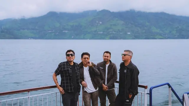 6 Potret Raffi Ahmad, Gading Marten, Desta dan Ariel Noah di Danau Toba ...