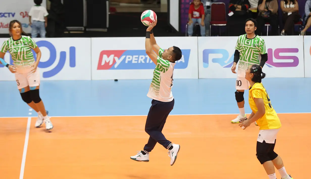 Foto: Aksi Raffi Ahmad dan Para Artis yang Bertanding Voli di Turnamen ...