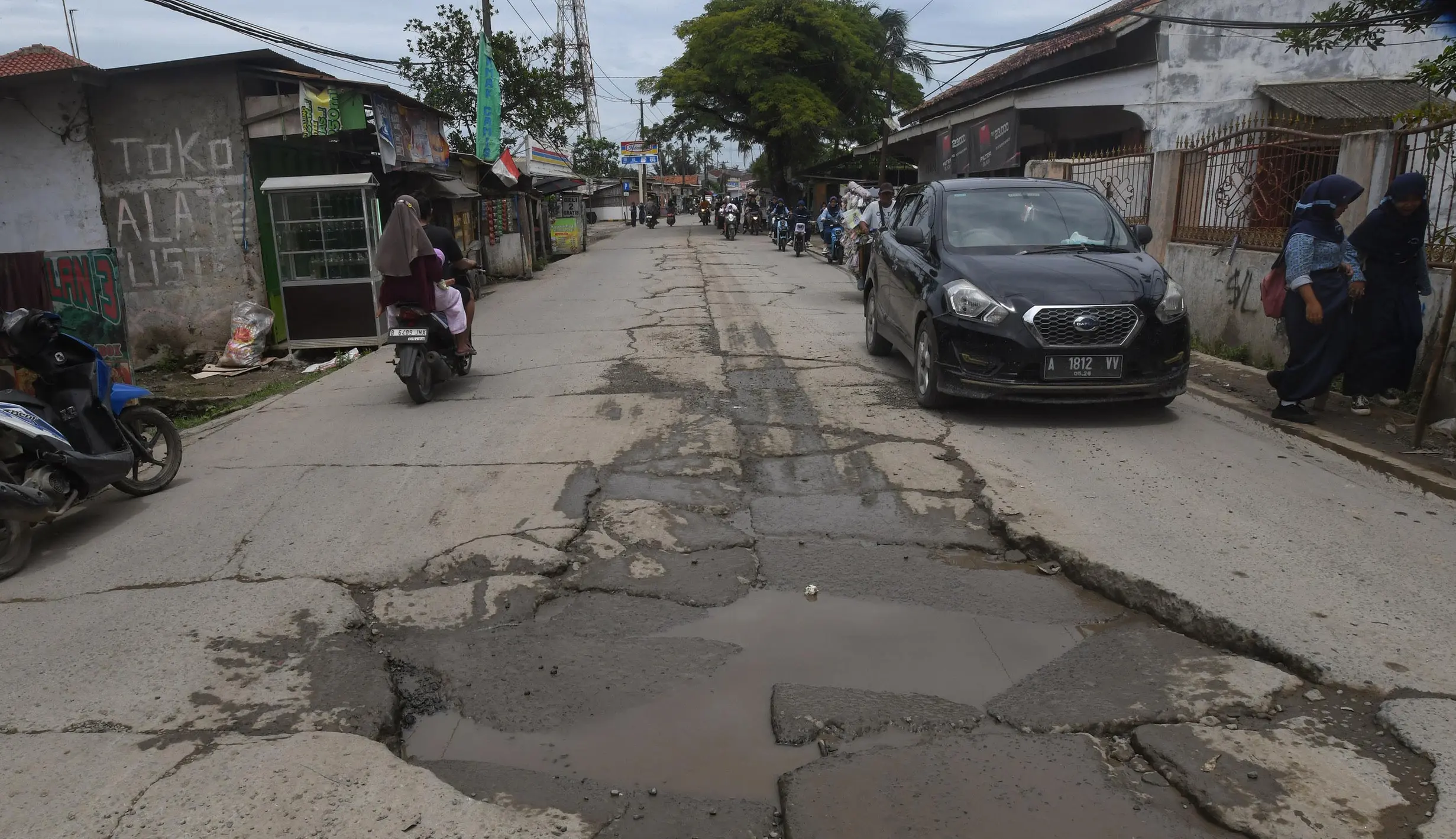 Berbahaya, Beberapa Titik di Jalan Raya Tanjung Pasir Tangerang Banten ...