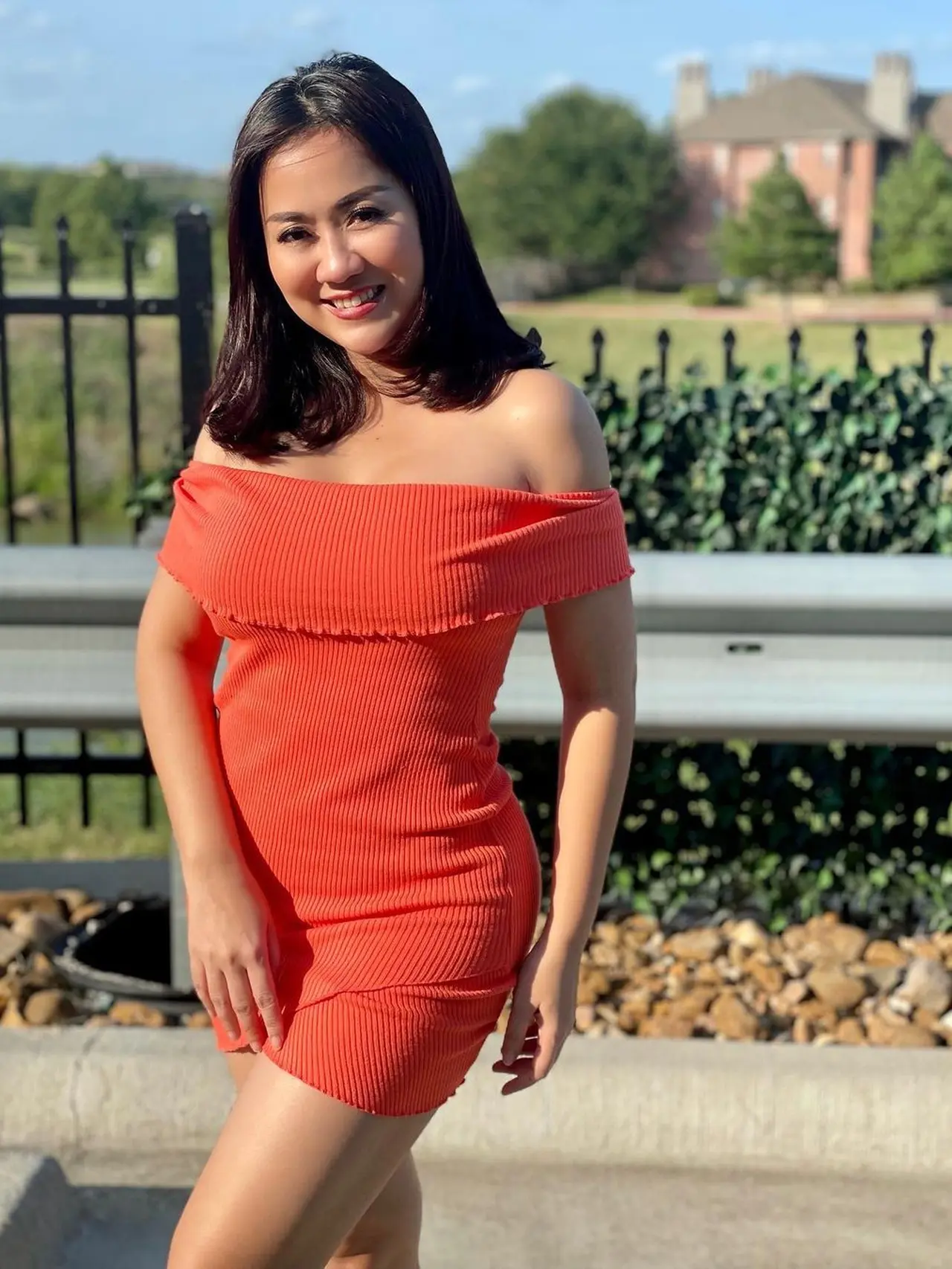 Sudah Jadi Janda, Ini 7 Potret Seru Tante Ernie saat Liburan - Hot Liputan6.com