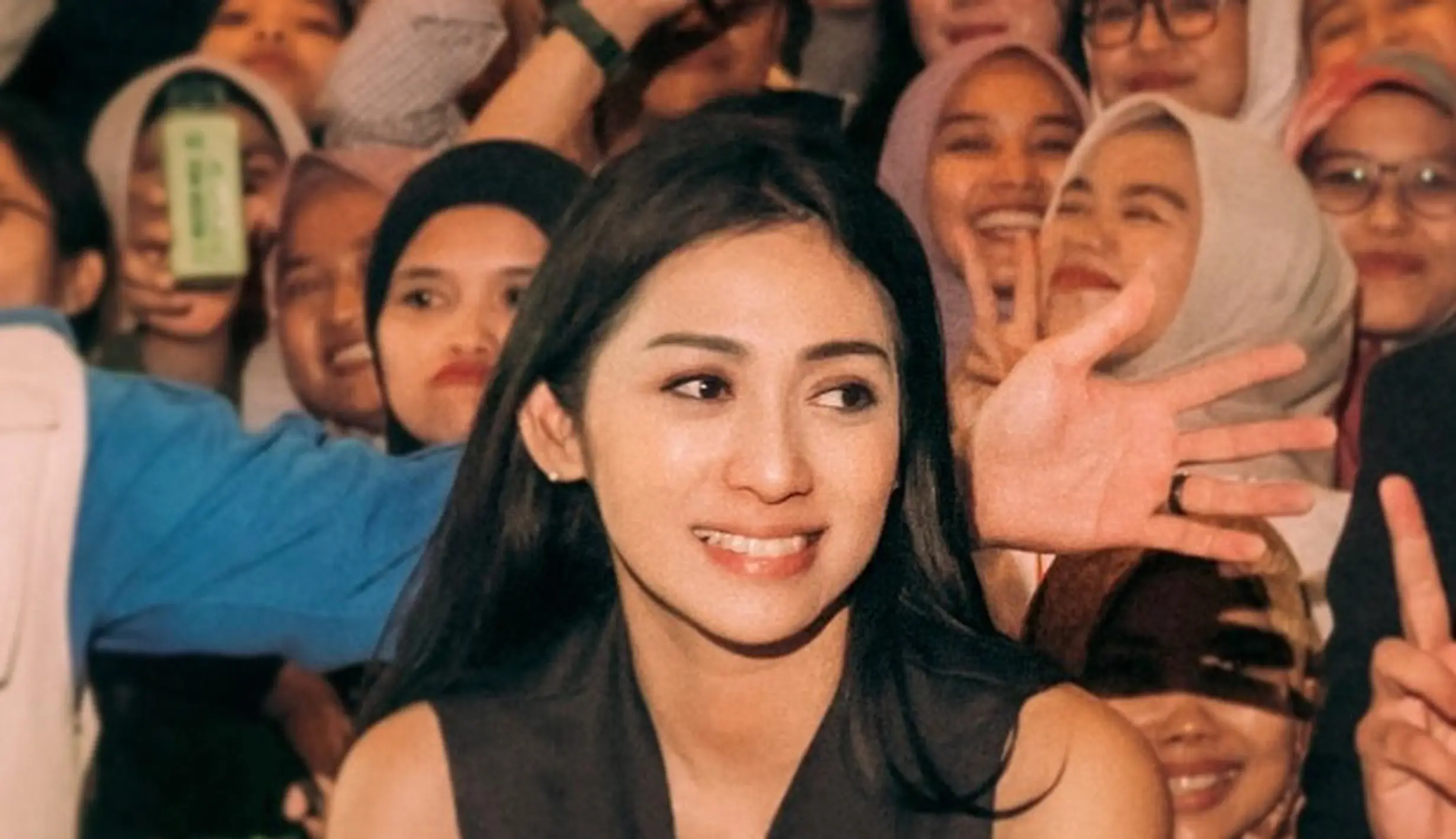 6 Pesona Dewi Andarini, Sosok Perempuan yang Berhasil Taklukan Hati ...