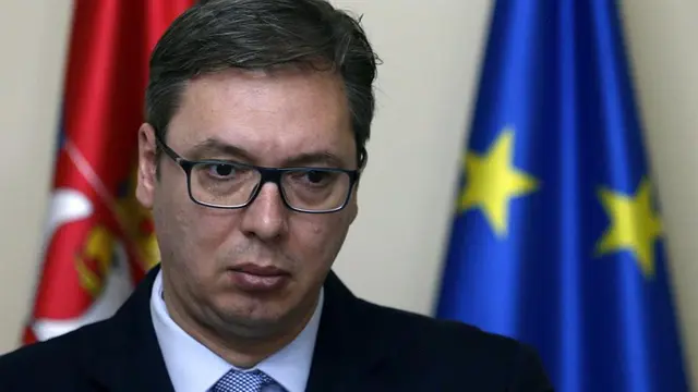 Puluhan Ribu Pendukung Aleksandar Vucic Berunjuk Rasa di Beograd ...