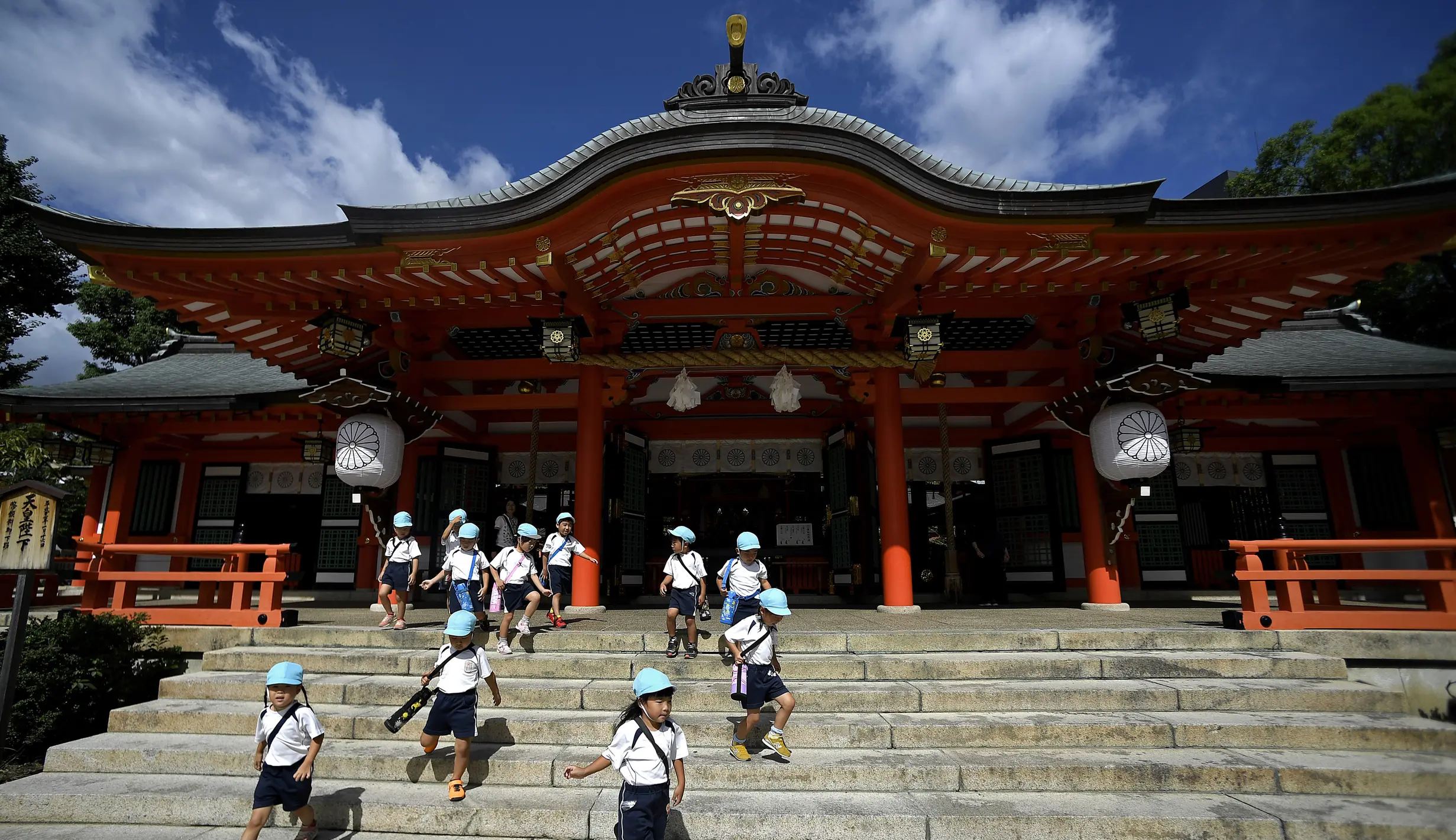 FOTO: Menikmati Suasana Kuil Tertua di Jepang - Foto Liputan6.com
