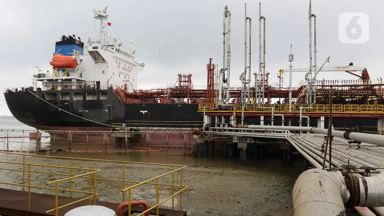 Pangkas Ekspor, Bahlil Tarik Minyak Mentah untuk Diproses di Kilang Dalam Negeri - Bisnis ...