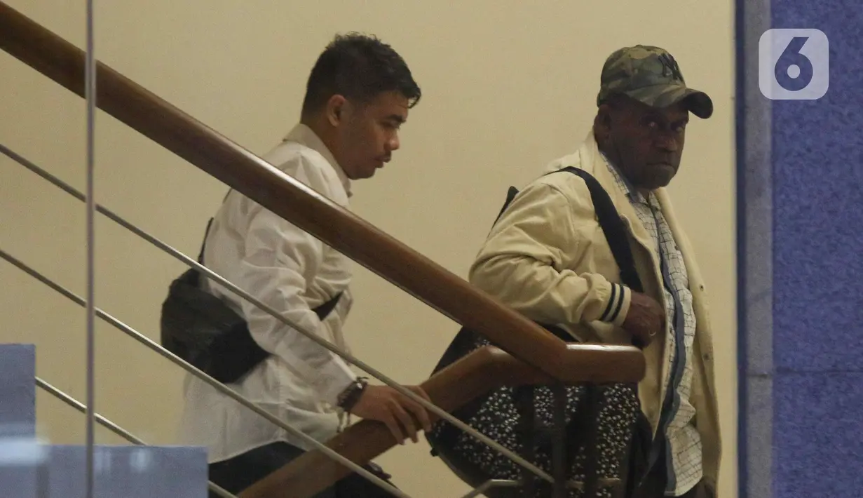 Terjerat OTT, Pj Bupati Sorong Yan Piet Mosso Tiba di Markas KPK - Foto ...