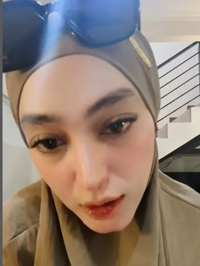 7 Potret Terbaru Santyka Fauziah Mulai Jarang Foto Bareng Sule, Sibuk ...