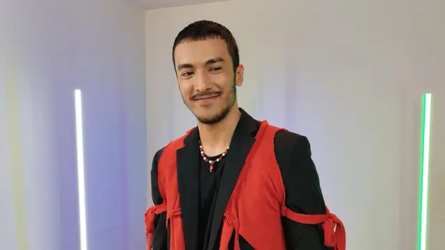 Aziz Hedra Kemas Puisi Menjadi Lirik Lagu yang Menyentuh - ShowBiz ...