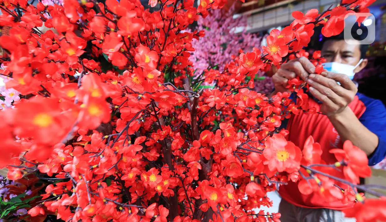 FOTO: Bunga Meihua, Ornamen yang Hanya Ada Saat Imlek - Foto Liputan6.com