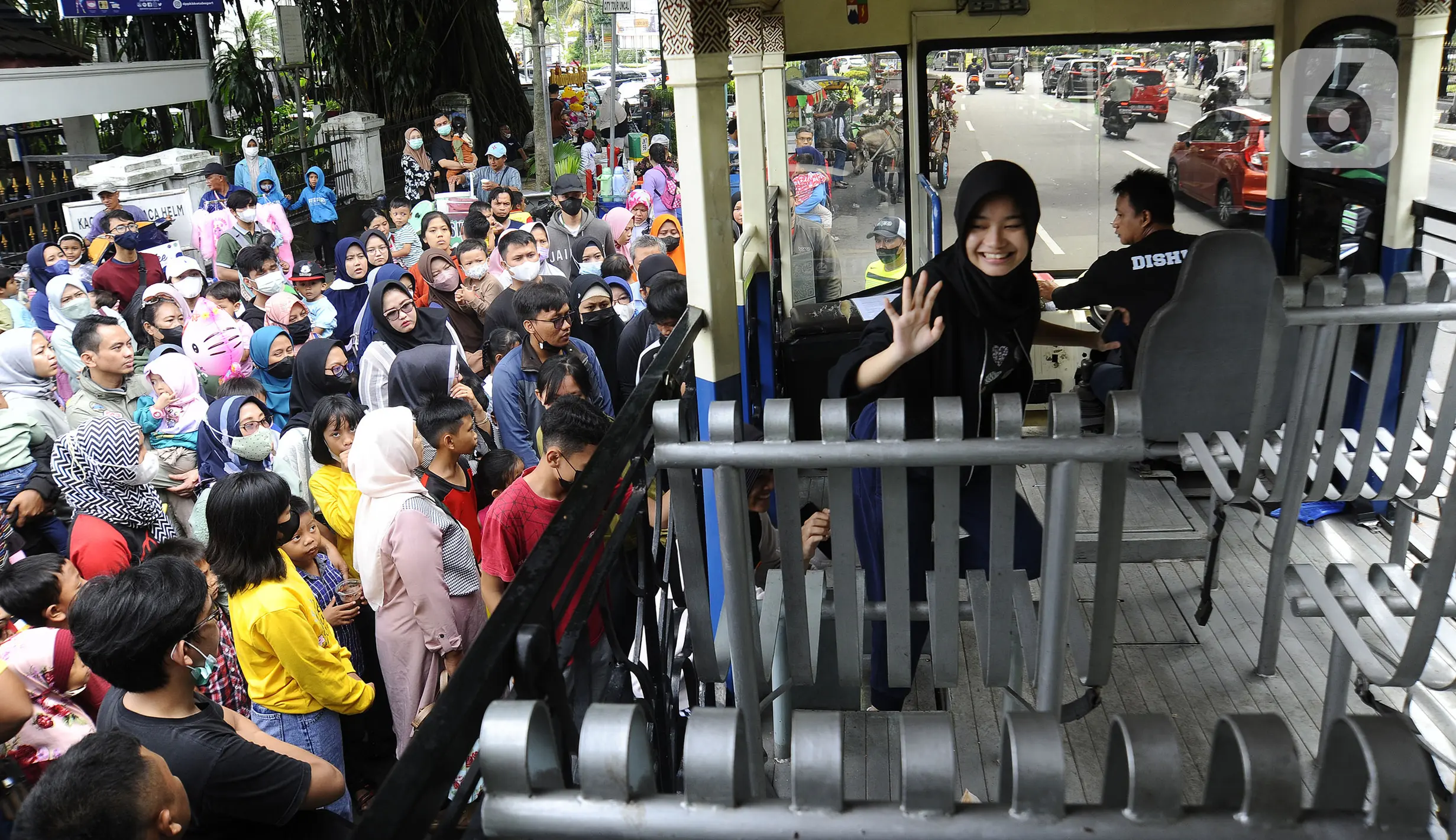 FOTO: Wisata Gratis Naik Bus Uncal di Bogor - Foto Liputan6.com