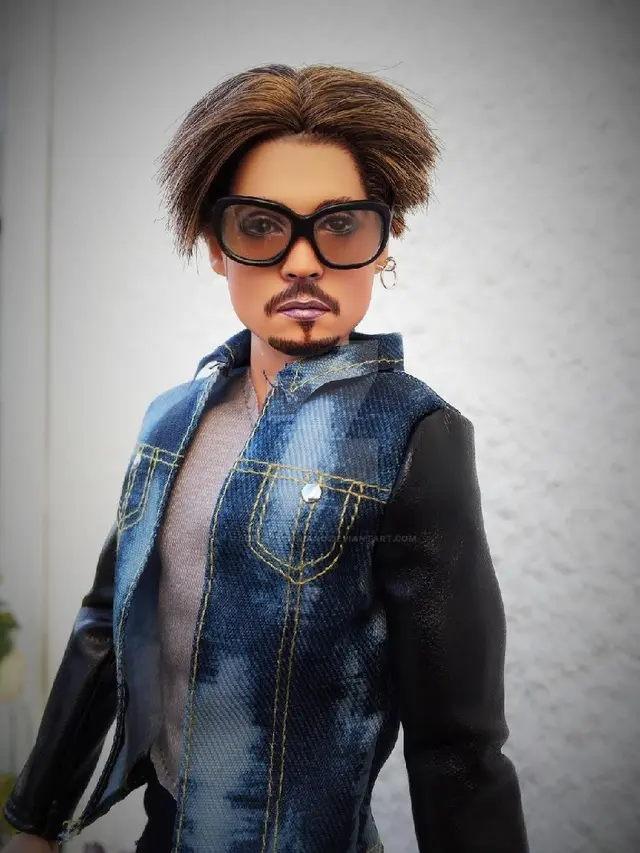 Ternyata Johnny Depp Suka Koleksi Boneka Barbie Lho! - Hot Liputan6.com