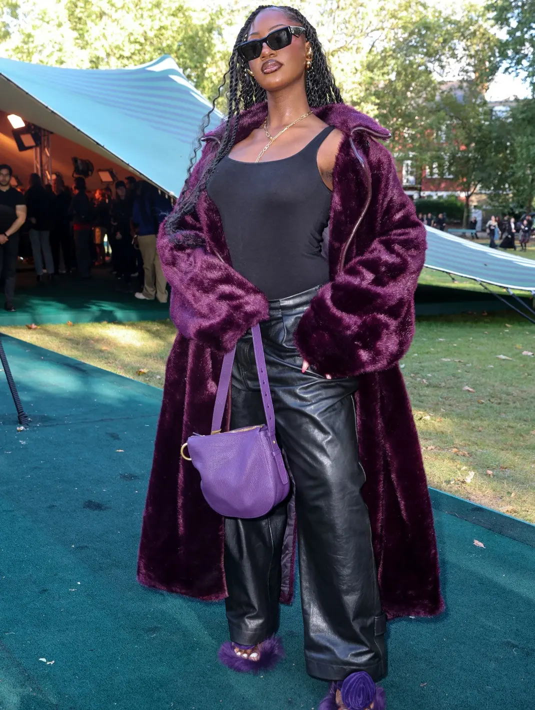 8 Adu Gaya Seleb Hadiri Show Burberry di London Fashion Week, Bright ...