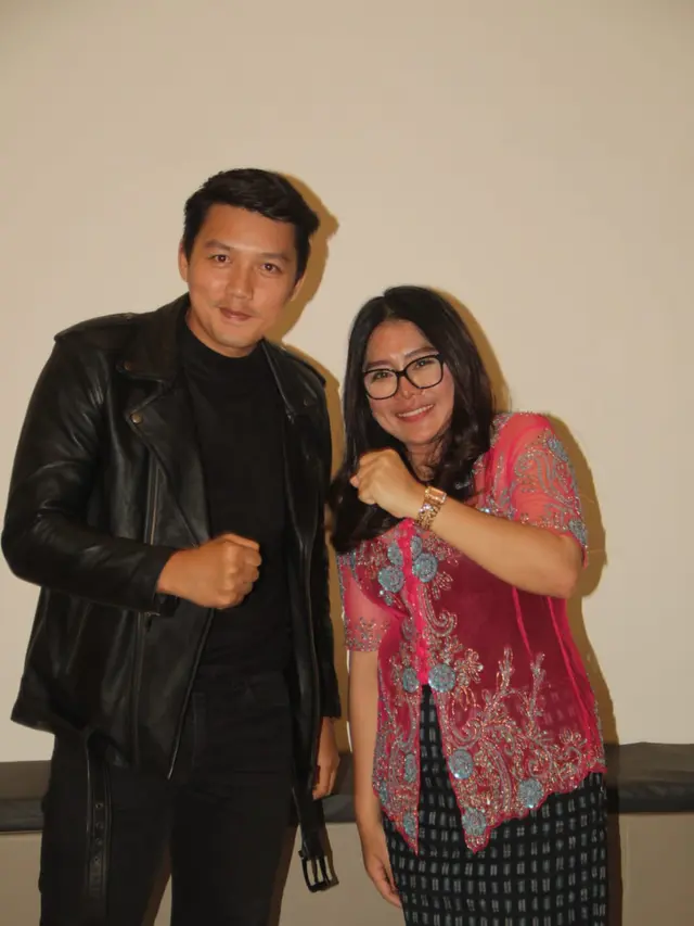 Dirly Resmi Menyanyikan Lagu Satu untuk Indonesia Karya Yenny Sucipto ...