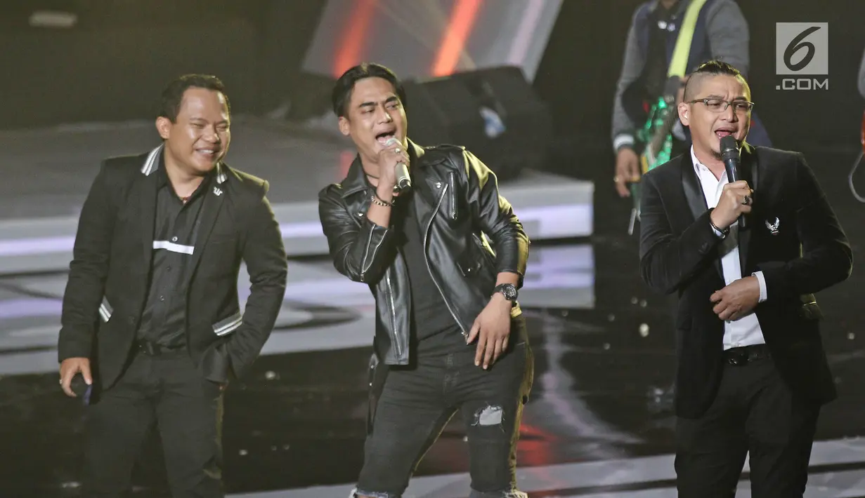 PHOTO: Aksi Spektakuler Afgan hingga JKT48 di Panggung SCTV Awards 2017 ...