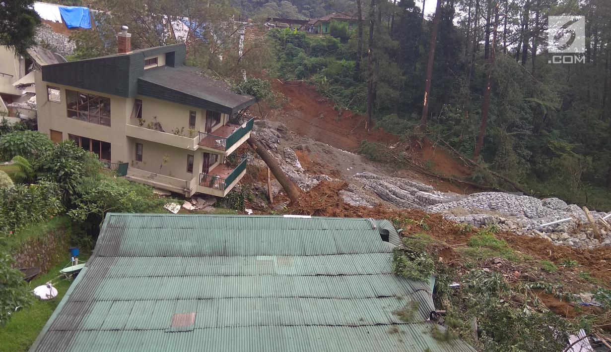 FOTO: Kembali Longsor, Jalur Puncak Ditutup bagi Kendaraan Roda Empat ...
