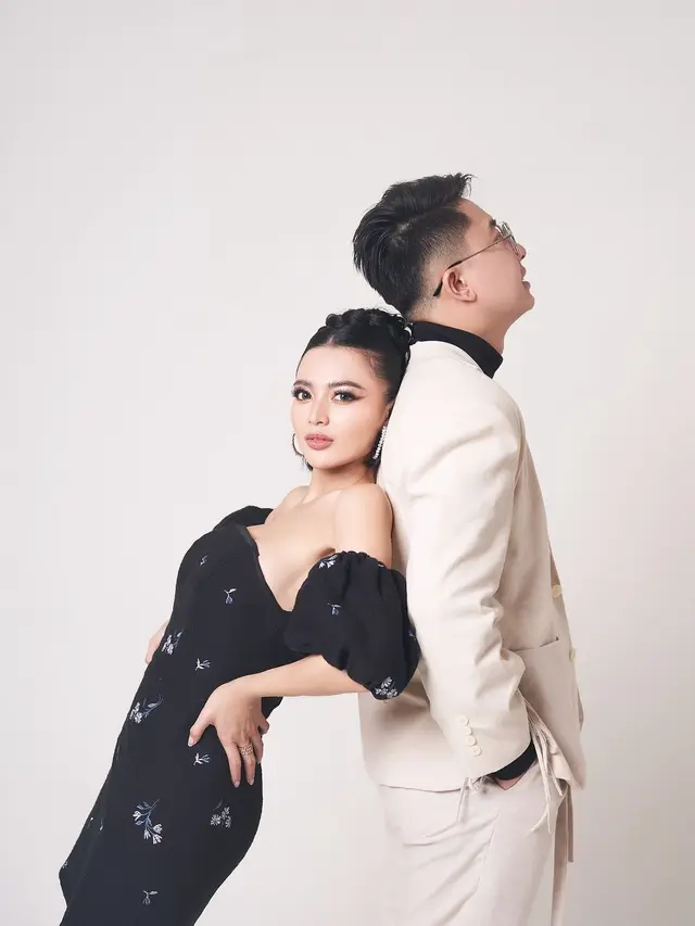 7 Potret Wika Salim dan Max Adam Pacaran Beda Agama, Diduga Prewedding - Hot Liputan6.com