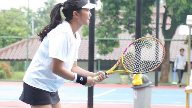 6 Potret Caca Tengker saat Main Tenis, Bak Atlet Profesional