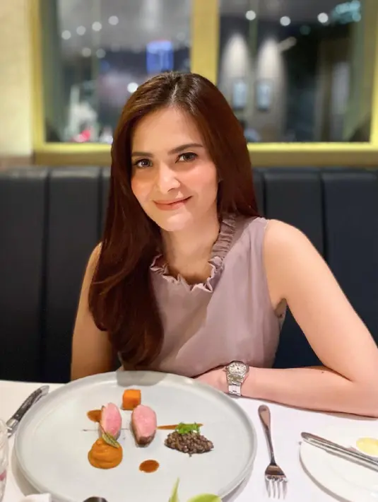 Bertambah Usia, Cut Tari Makin Terlihat Cantik dan Awet Muda - Foto ...