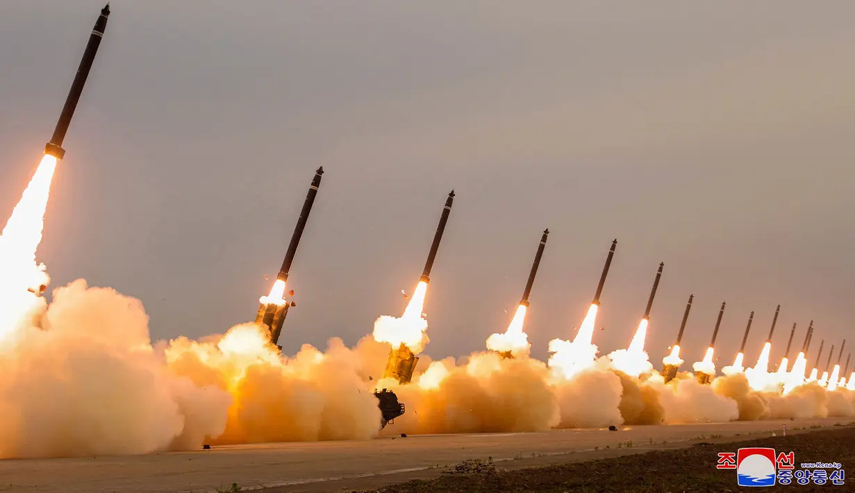 Kim Jong Un Memandu Langsung Latihan Peluncur Roket Ganda Super Besar ...