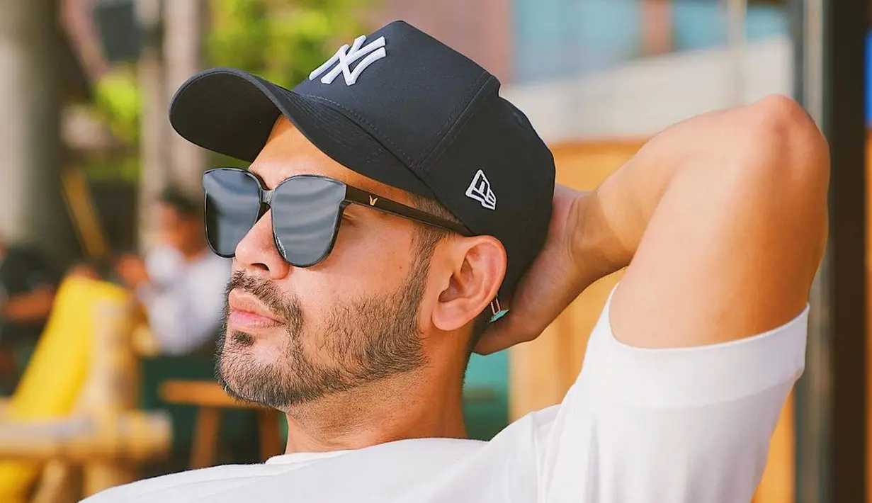 Gaya Kece Rian Ibram Pakai Kacamata Hitam, Pesonanya Bikin Ambyar ...