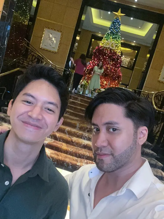 6 Potret Terbaru Kevin Aprilio Usai Ubah Gaya Rambut Ikoniknya, Bikin ...