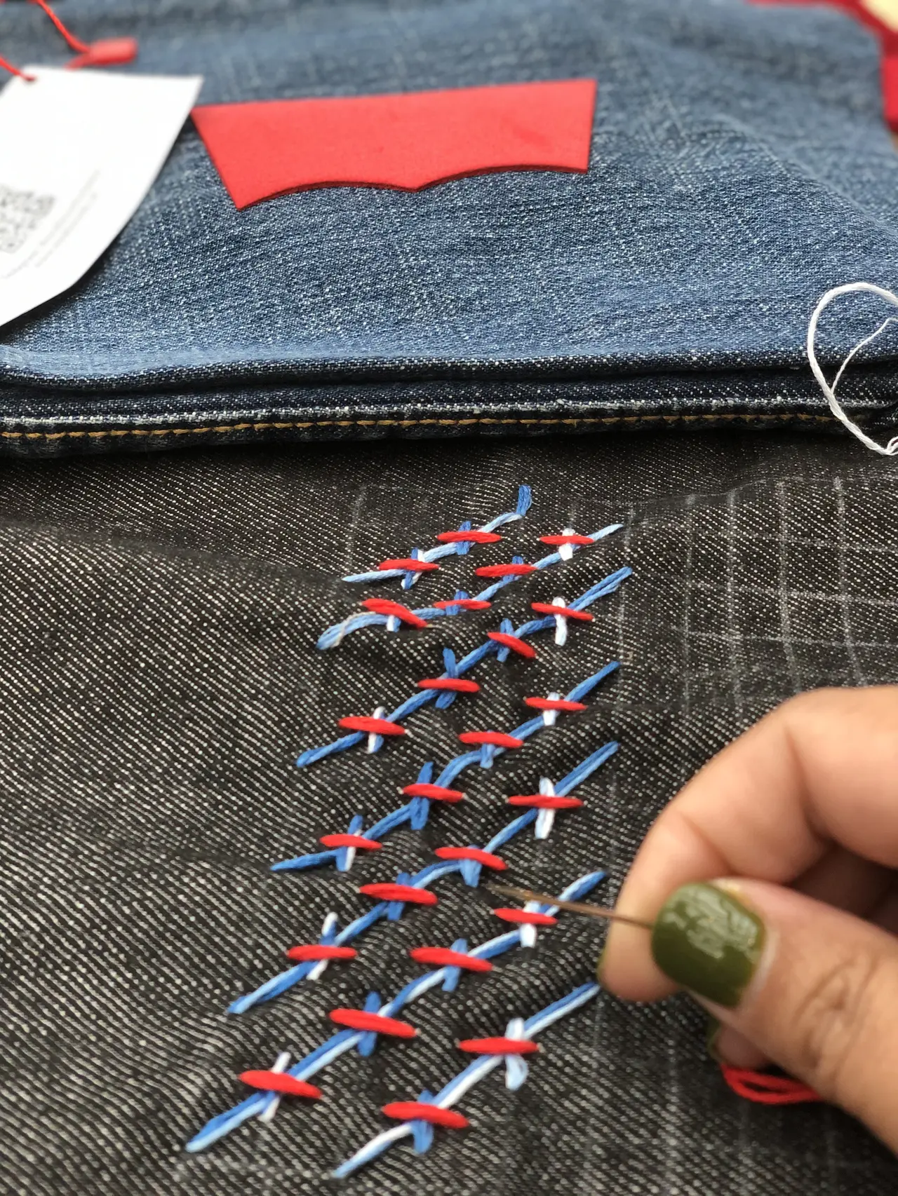 Kolaborasi Kreativitas dan Durabilitas Produk Levi’s® x Needle Works Studios di Wall of Fades