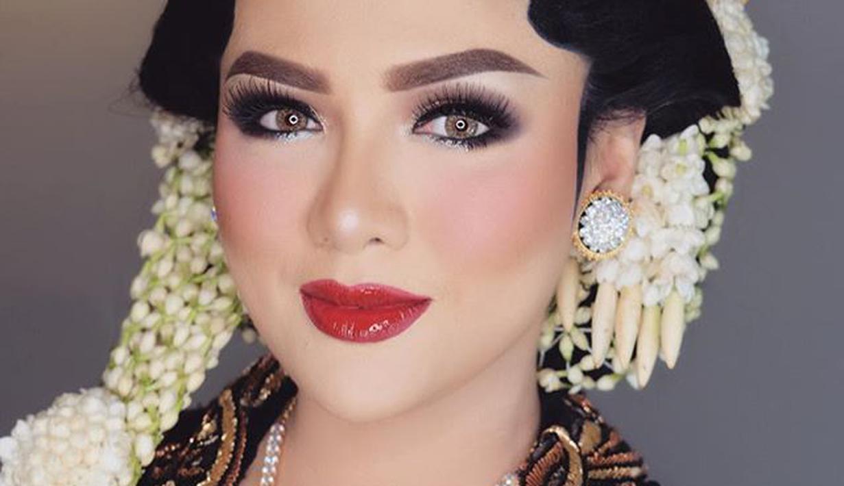 Bikin Pangling: Ini Detail Make Up Akad-Resepsi Vicky Shu - Photo Fimela.com