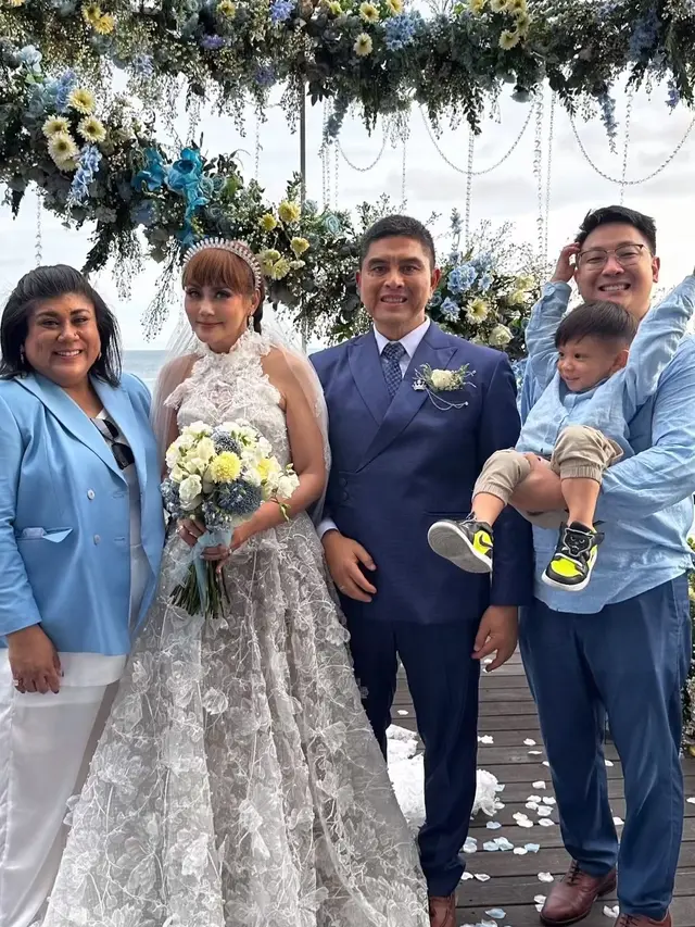 8 Potret Pernikahan Kedua Anita Hara Pemeran ‘Arisan Brondong’ di Bali, Nikahi Bos - Hot ...