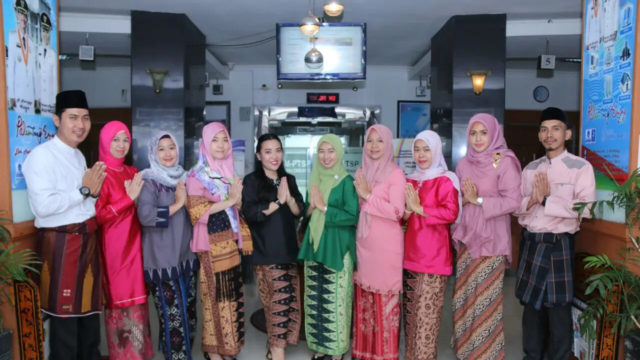 Seragam Unik PNS Palembang yang Wajib Dikenakan Saban Jumat - Regional ...