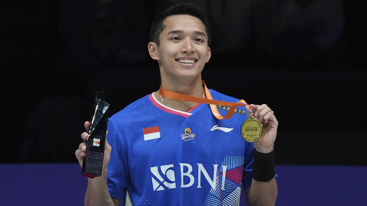 Foto: Taklukkan Li Shi Feng di Final Badminton Asia Championship 2024 ...