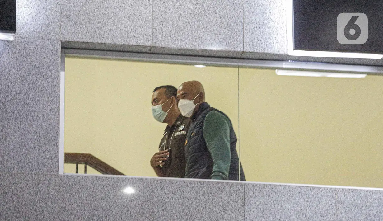 FOTO: Kena OTT, Wali Kota Bekasi Rahmat Effendi Dibawa ke Gedung KPK ...