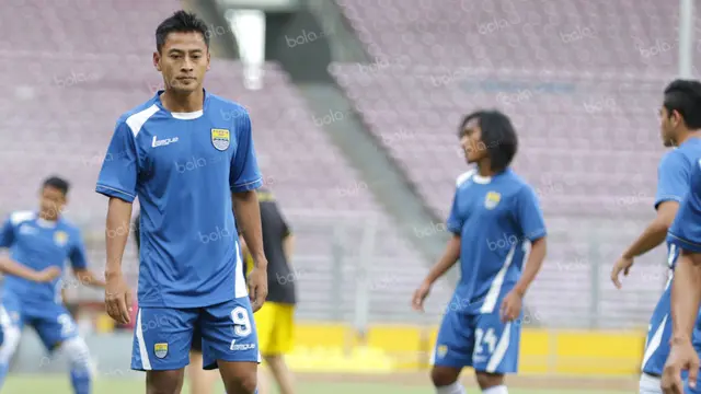 Boyong Keluarga ke Bandung, Samsul Arif Makin Tenang di Persib - Indonesia Bola.com