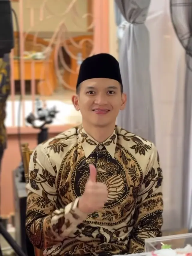 7 Potret Rezky Aditya Jadi Saksi di Nikahan Karyawan, Citra Kirana Ajak Keene - Hot Liputan6.com