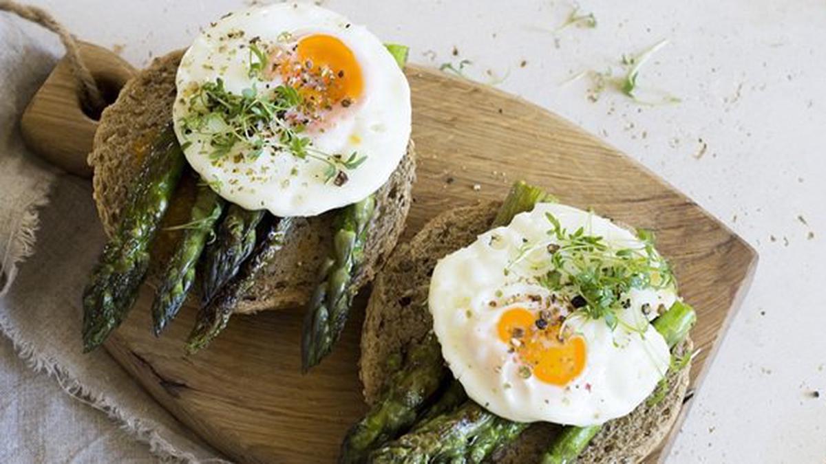 5 Jenis Makanan yang Harus Dimakan Agar Kamu Nggak Depresi