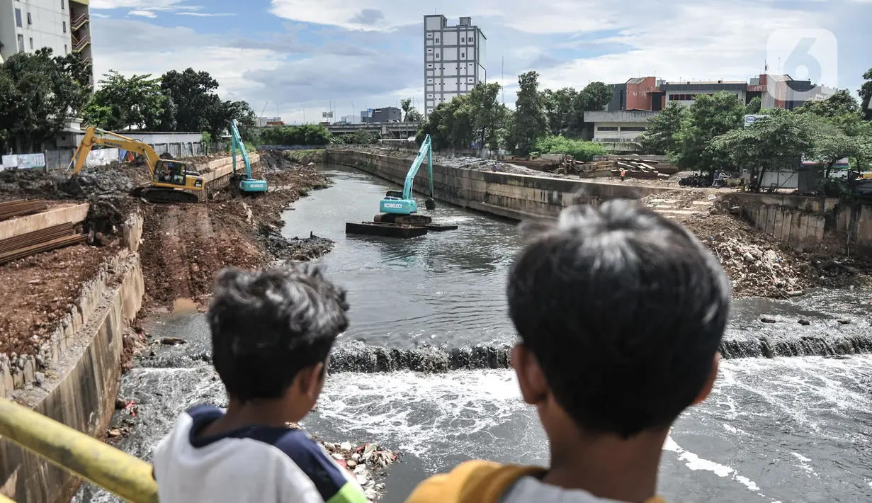 Memantau Progres Sodetan Kali Ciliwung - Foto Liputan6.com