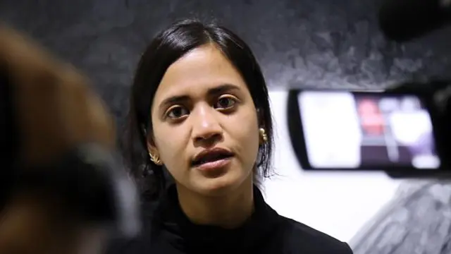 Foto Kinez Riza Seniman Muda Indonesia Miliki Energi Posititif ...