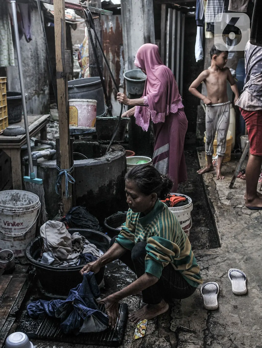FOTO: Sumur Timba Masih Jadi Primadona Warga Pinggiran Ibu Kota - Foto ...